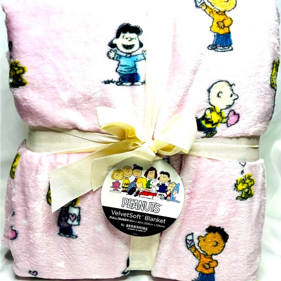 Peanuts | Bedding | Peanuts By Berkshire Pink Full Queen Velvet Soft ...